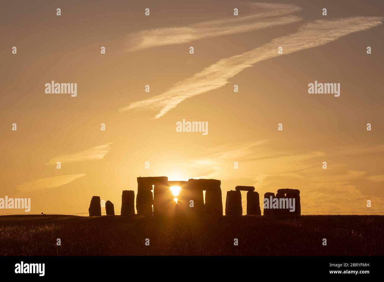21st June summer solstice at Stonehenge, UK Stock Photo - Alamy