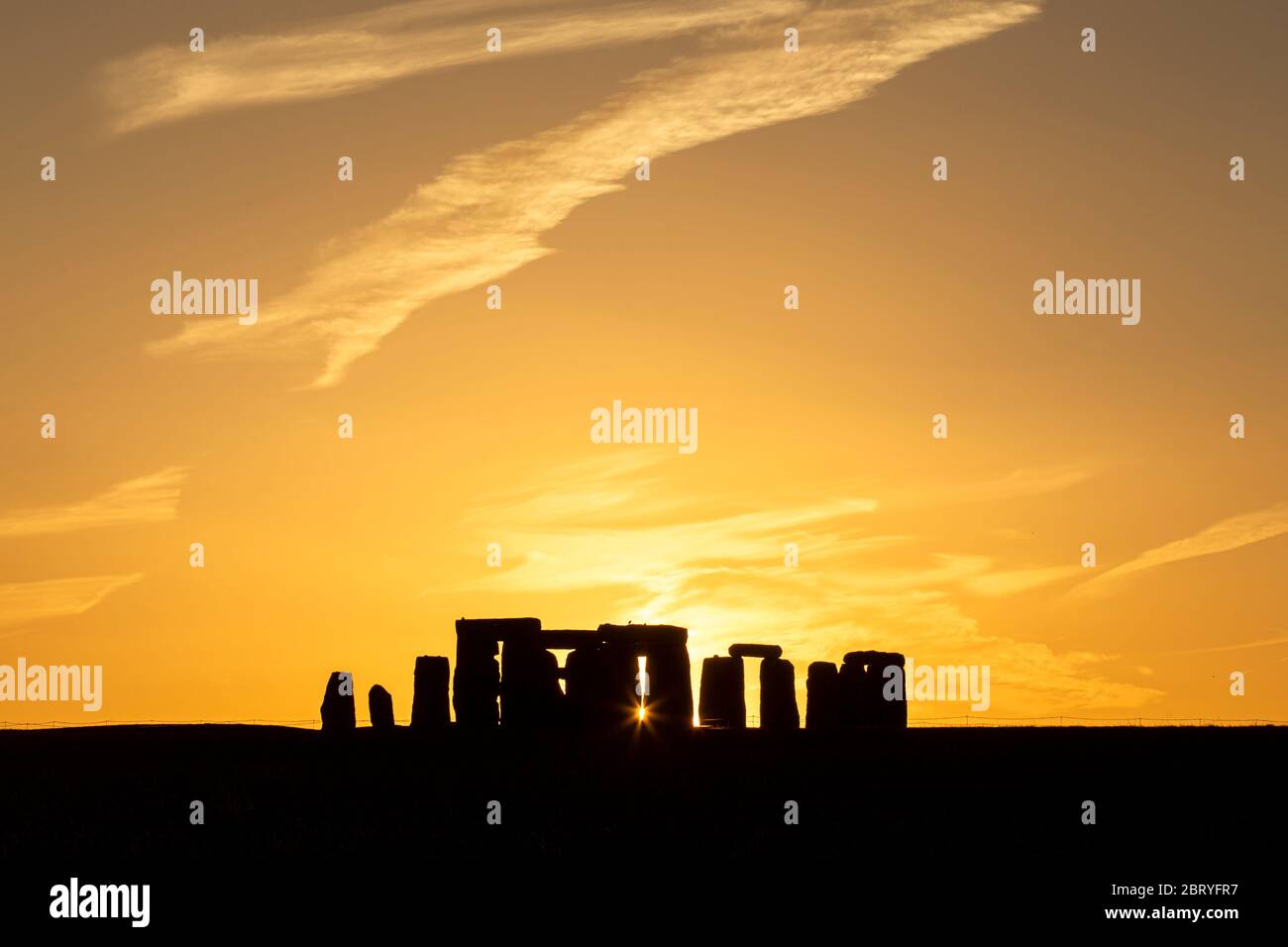 21st June summer solstice at Stonehenge, UK Stock Photo - Alamy