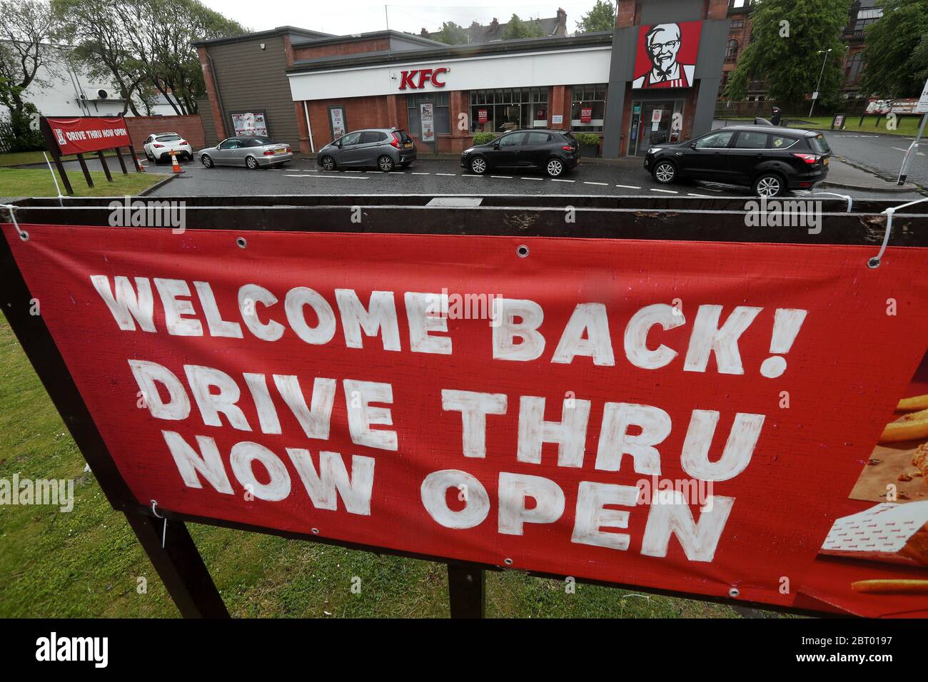 Cars queue at a KFC in Glasgow after the introduction of measures to ...