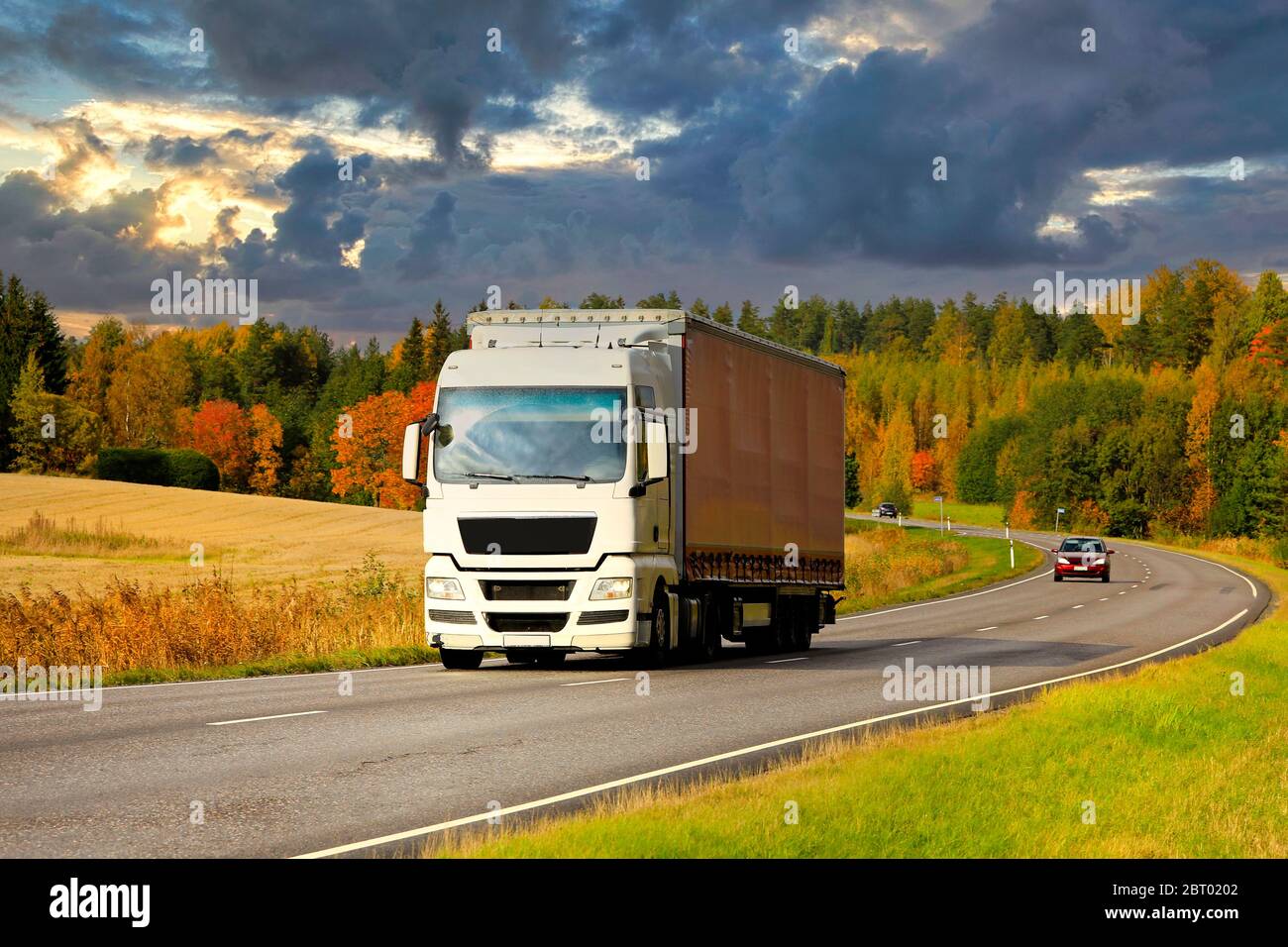 Transporting supply chain hi-res stock photography and images - Alamy