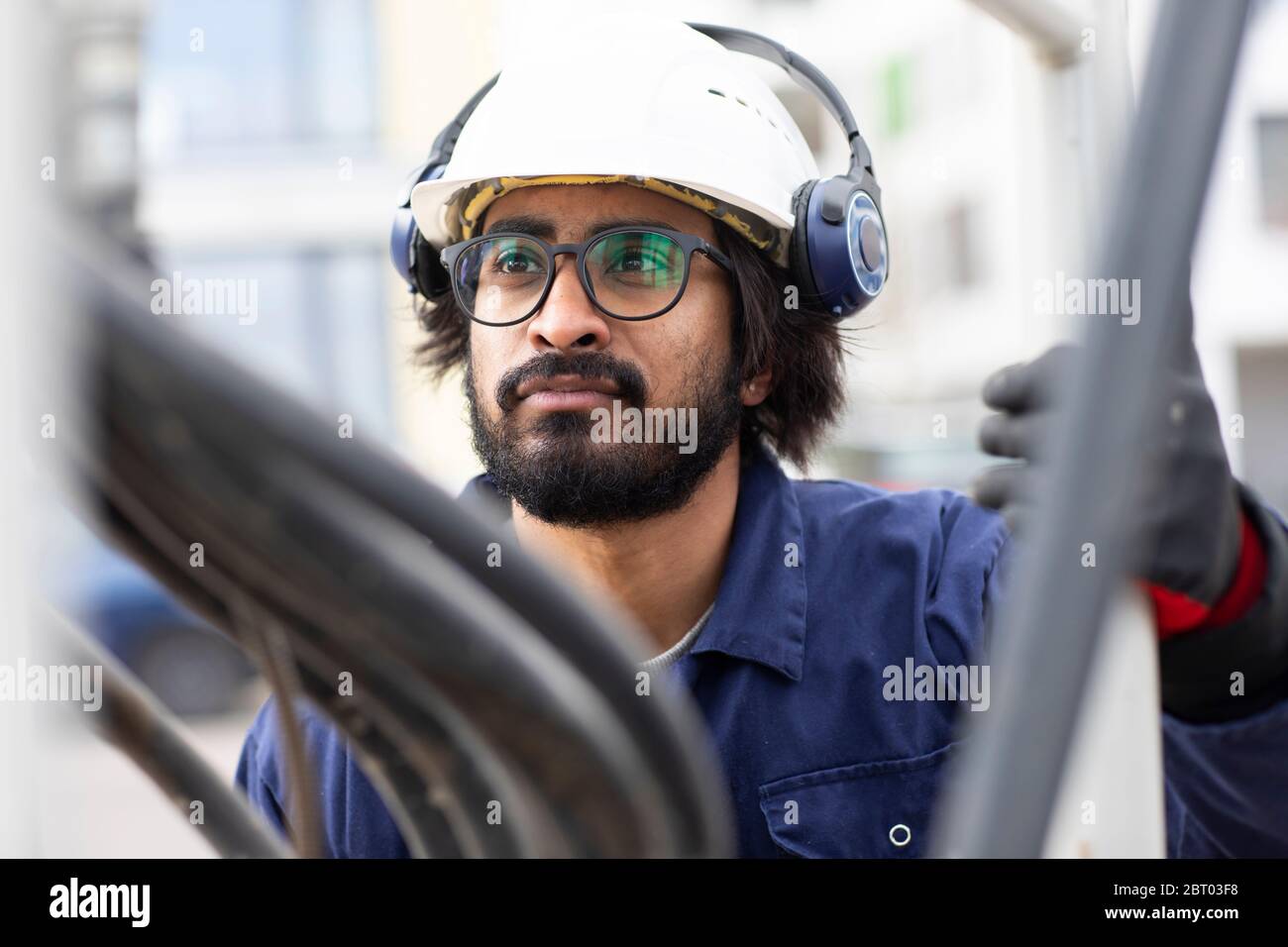 Bearded man wearing new years hi-res stock photography and images - Alamy
