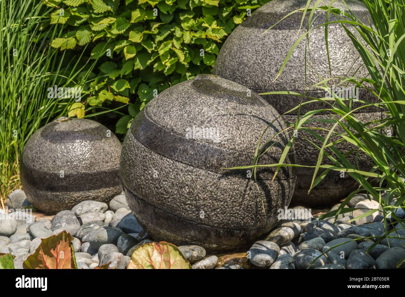 Round stone pond hi-res stock photography and images - Alamy