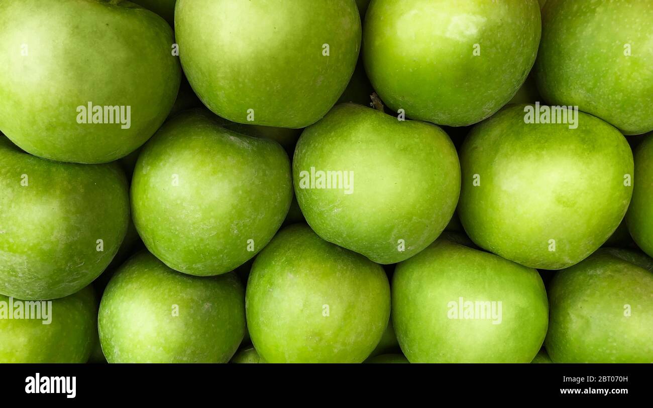 Stack of green apples background texture Stock Photo - Alamy