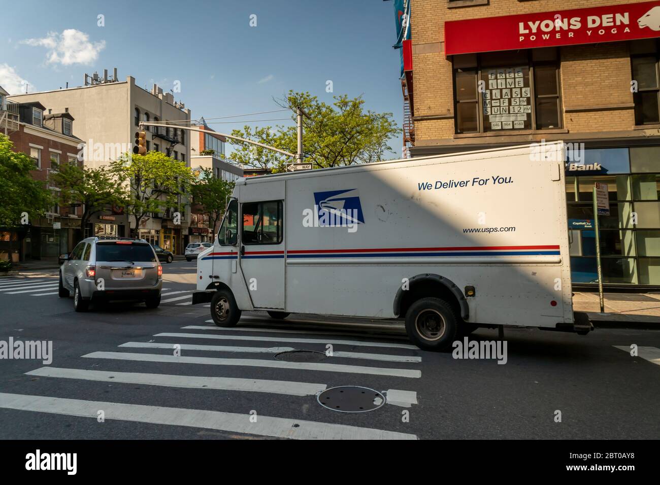 Usps vehicle hi-res stock photography and images - Alamy