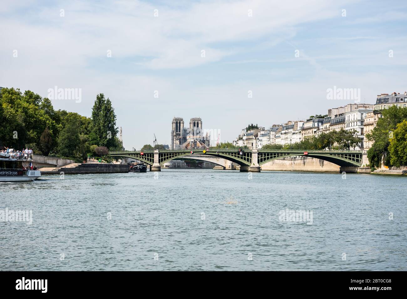 Beutiful historic buildings and bridge across the Seine River, Paris ...