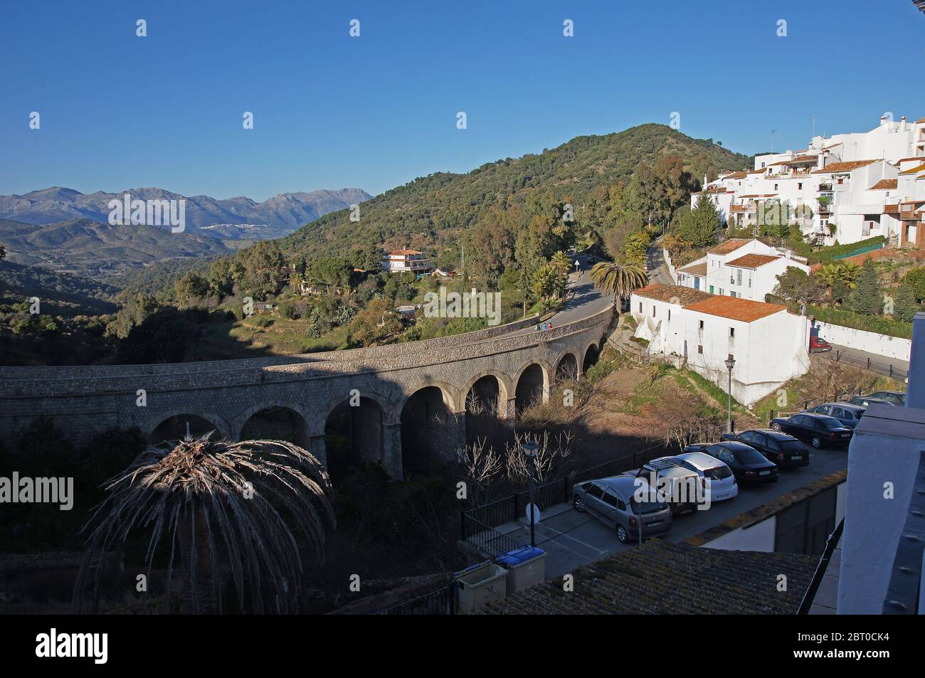 The bridge 'El Puento' in the pretty village of Gaucin, in the Sierra ...