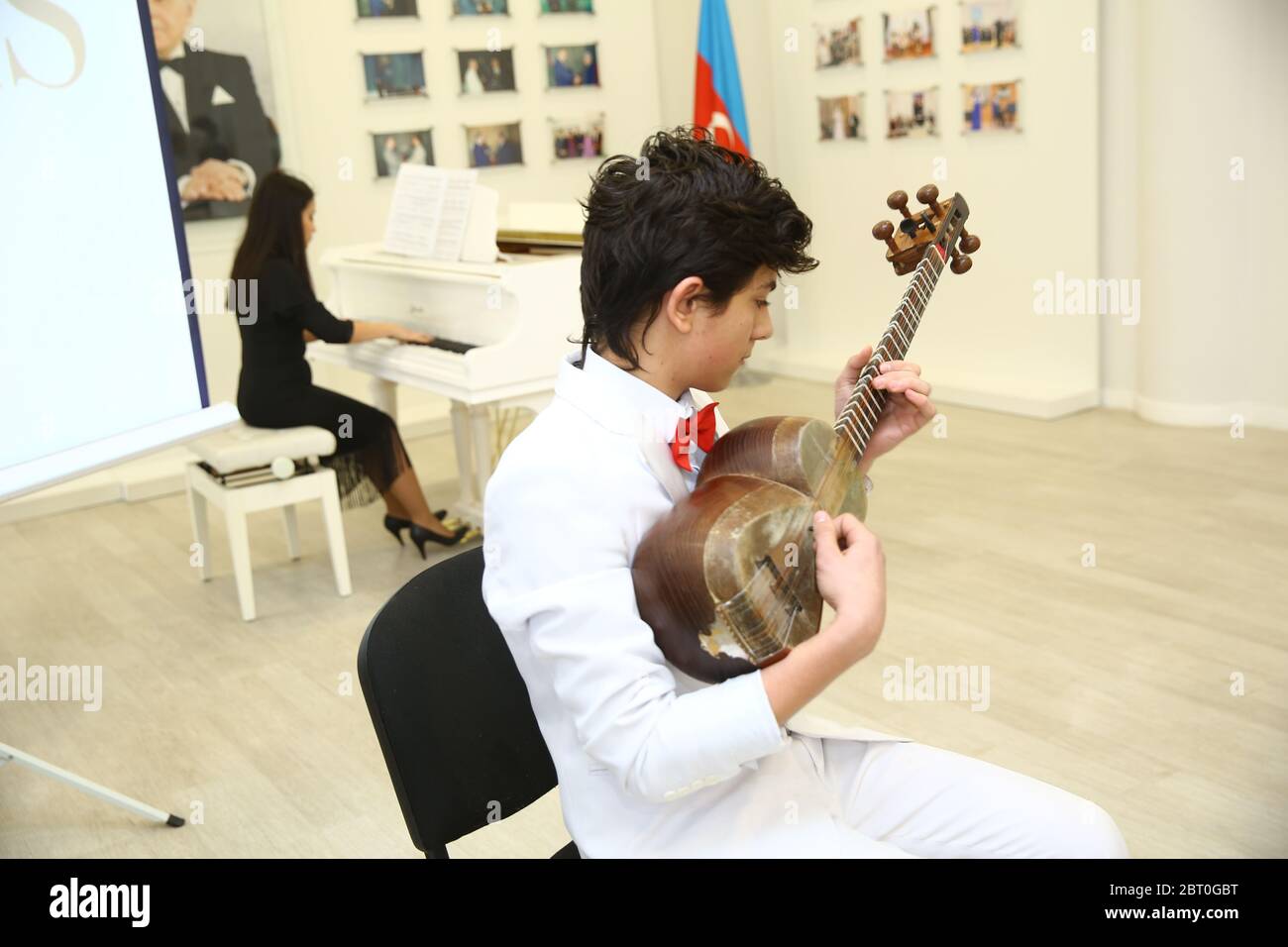 Azerbaijani tar hi-res stock photography and images - Alamy