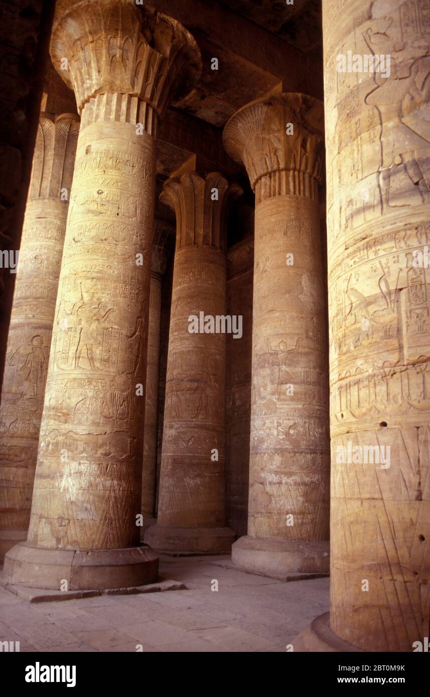 Tall columns hi-res stock photography and images - Alamy