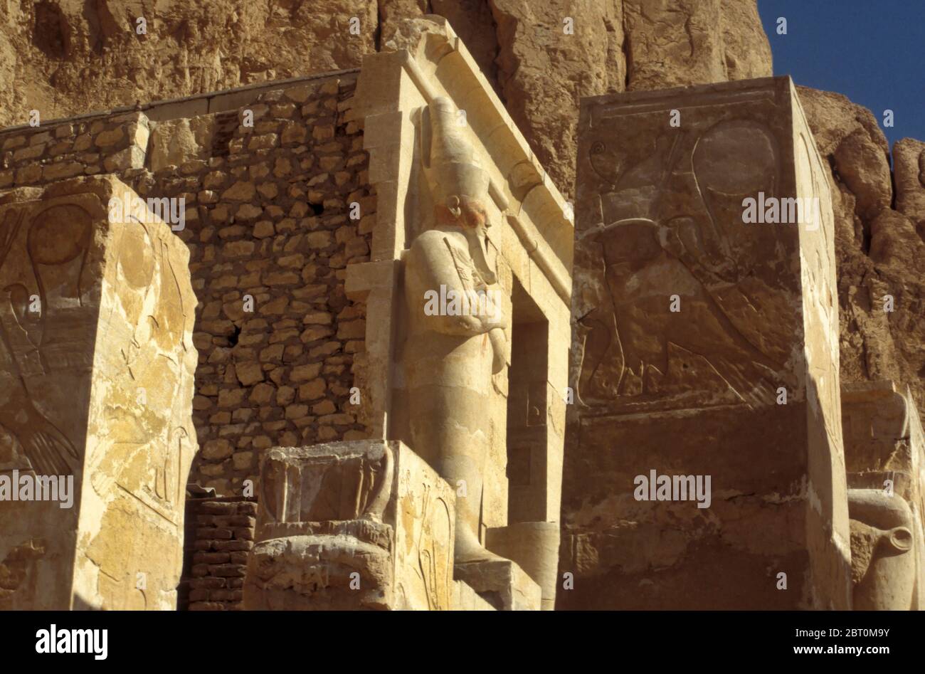 Statue of Queen Hatshepsut as Osiris in Deir el-Bahari, Luxor Egypt ...