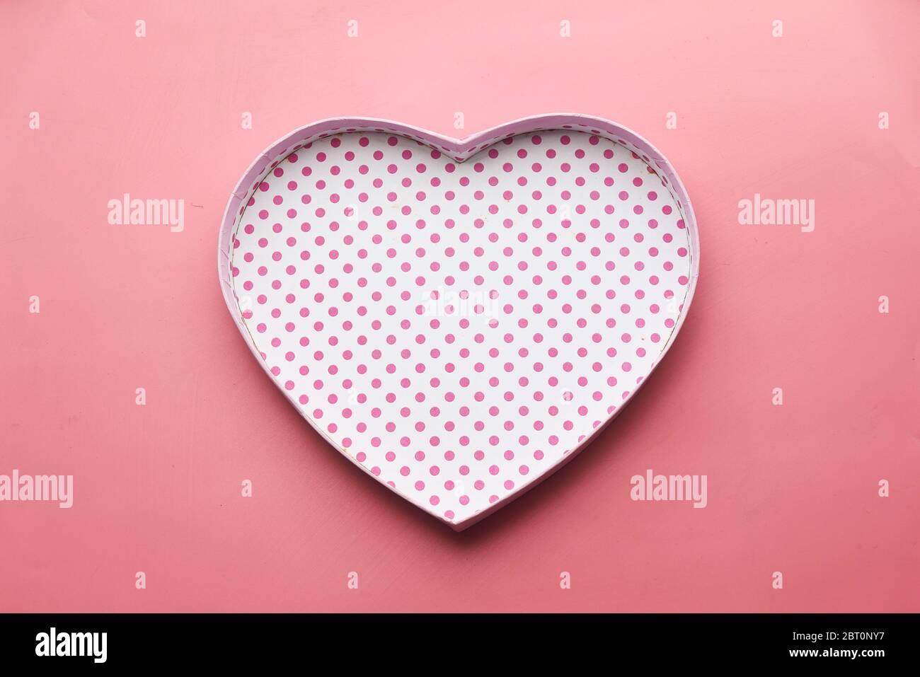 open empty gift box on pink background Stock Photo - Alamy