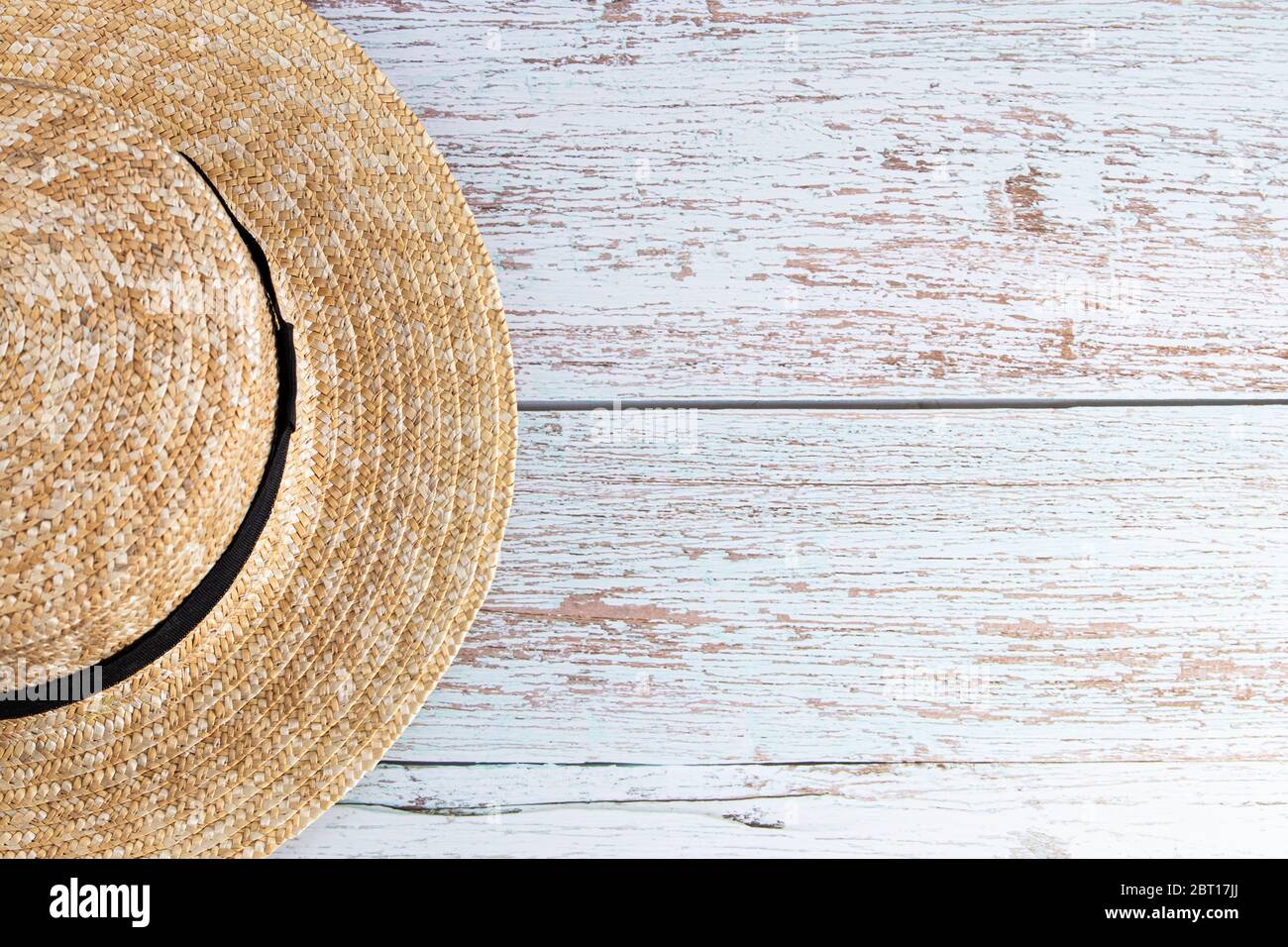 Straw hat on a wooden background with copy space Stock Photo - Alamy
