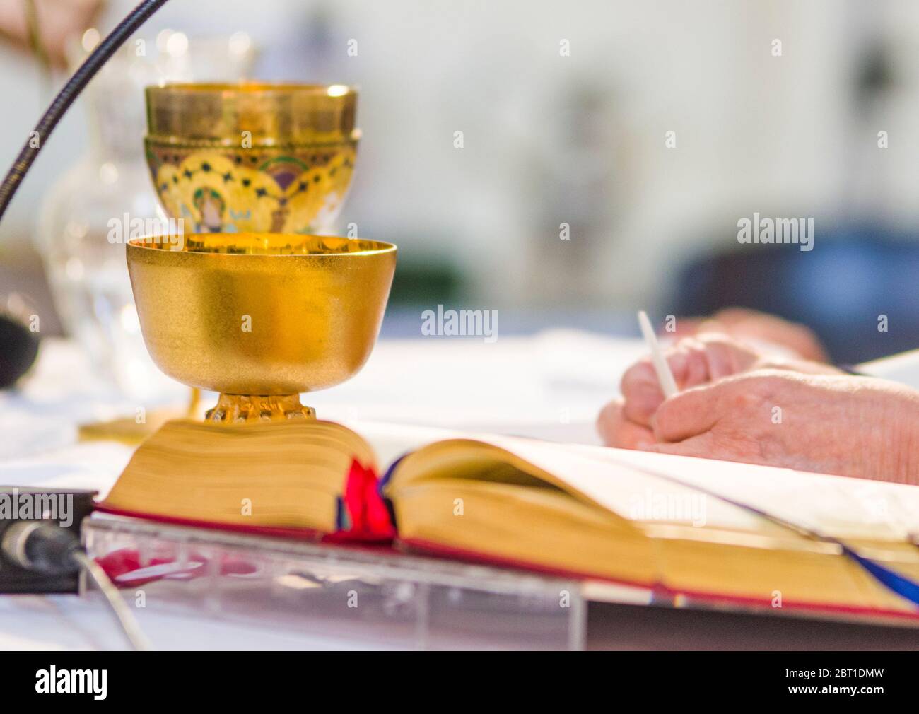 altar with consecrated host that becomes the body of jesus christ and ...