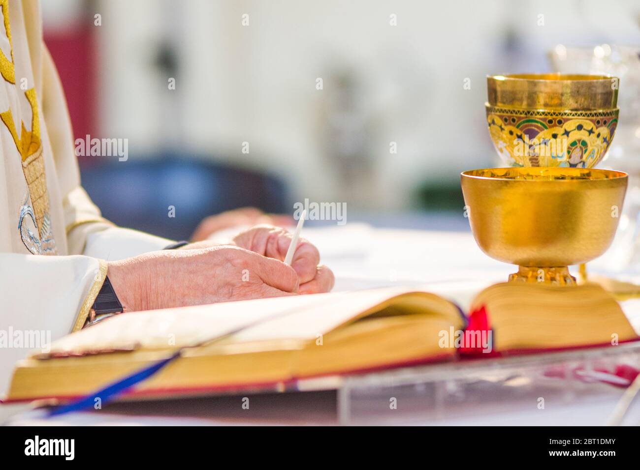 altar with consecrated host that becomes the body of jesus christ and ...