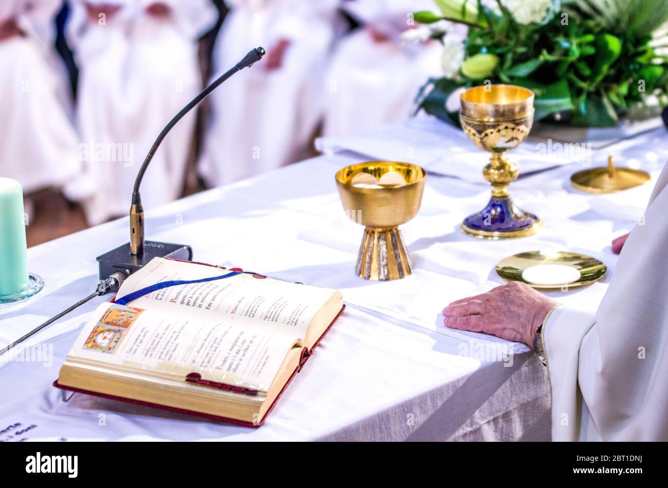 altar with consecrated host that becomes the body of jesus christ and ...