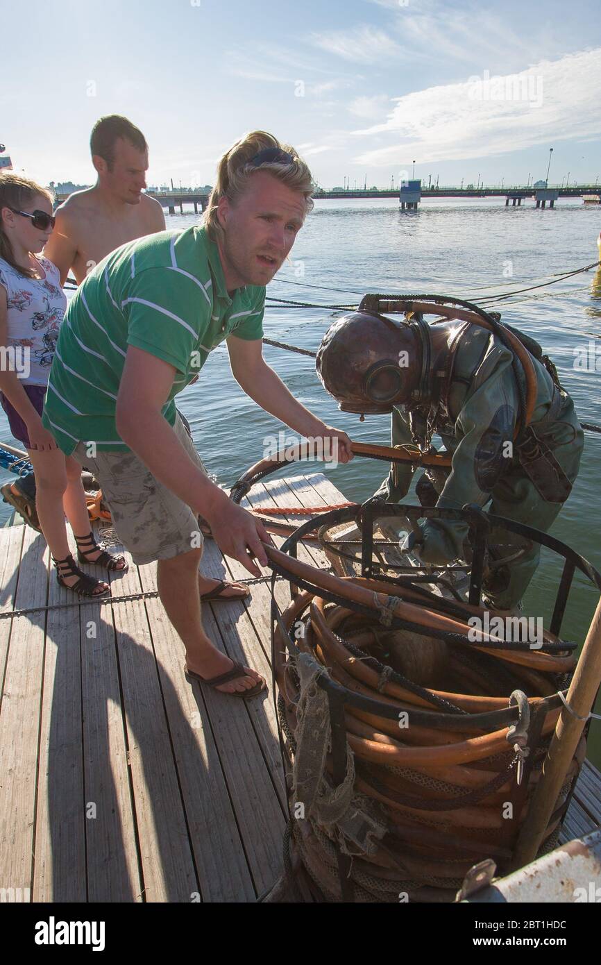 Deep sea diver suit hi-res stock photography and images - Alamy