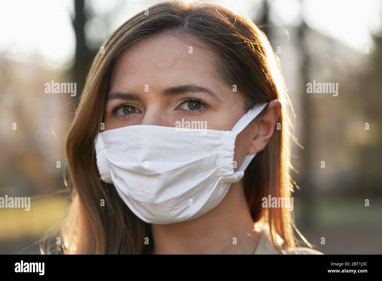 Woman face mask home pollution hi-res stock photography and images - Alamy