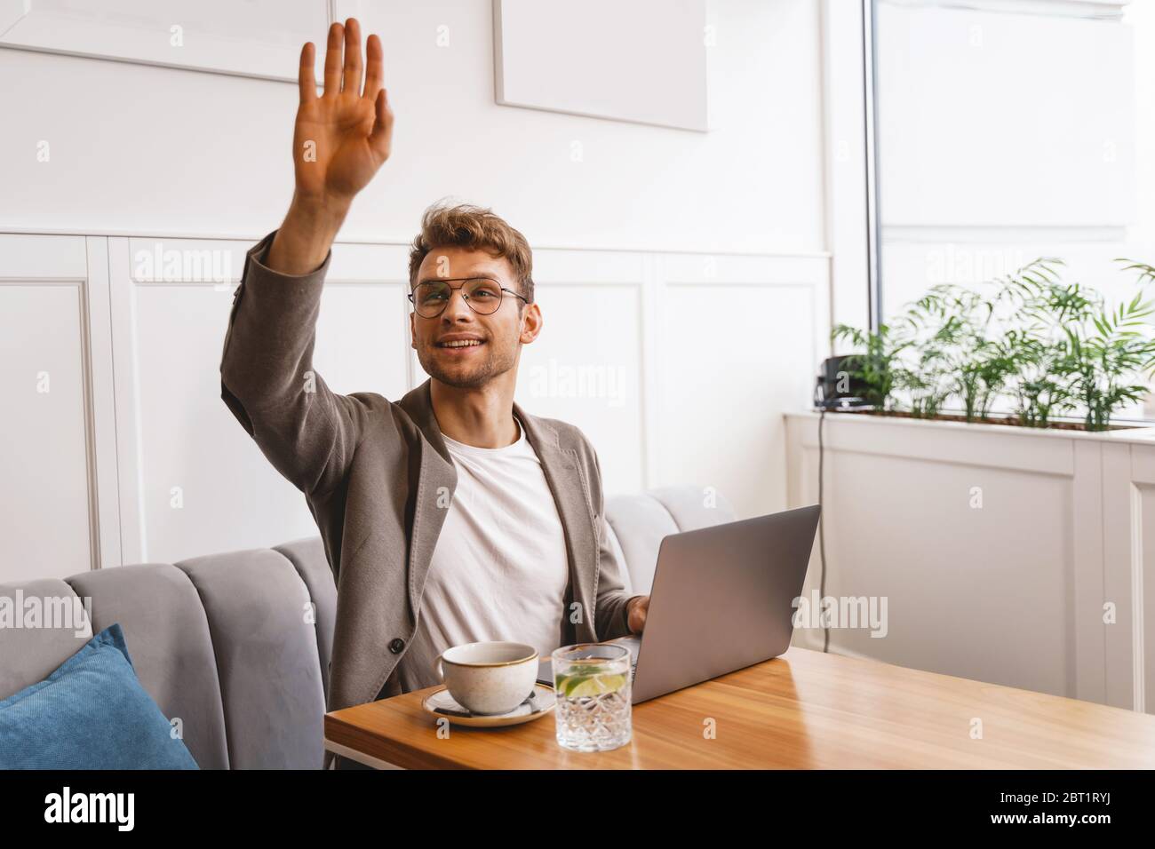 Man saying hello hi-res stock photography and images - Alamy