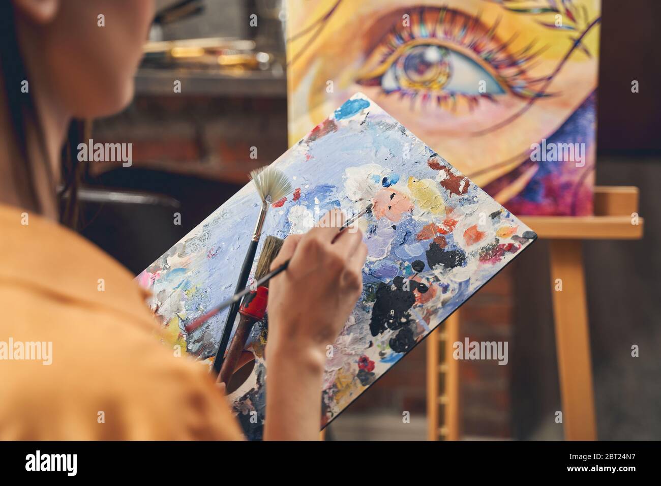 Young talented painter woman hi-res stock photography and images - Alamy
