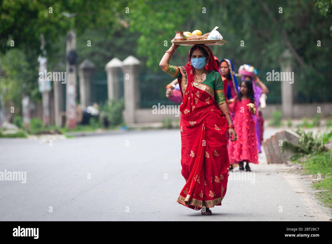 Banyan tree puja hi-res stock photography and images - Alamy