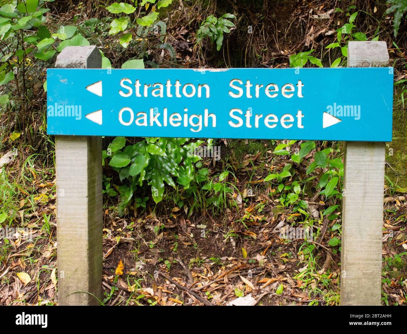 Go left sign hi-res stock photography and images - Alamy