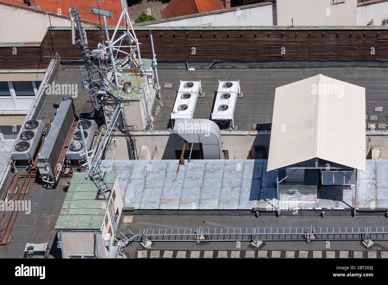 Rooftop telecommunication equipment hi-res stock photography and images ...