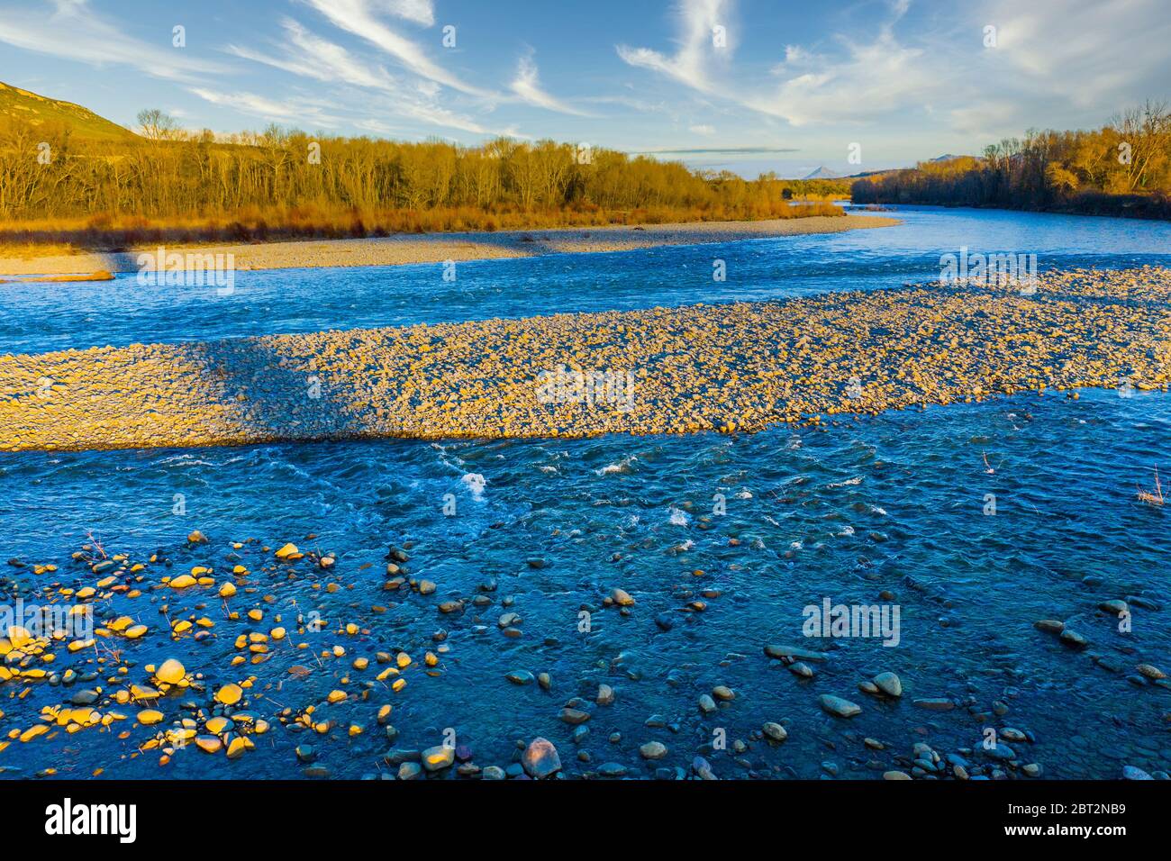 Riverbed with rolling stones in a natural landscape Stock Photo - Alamy