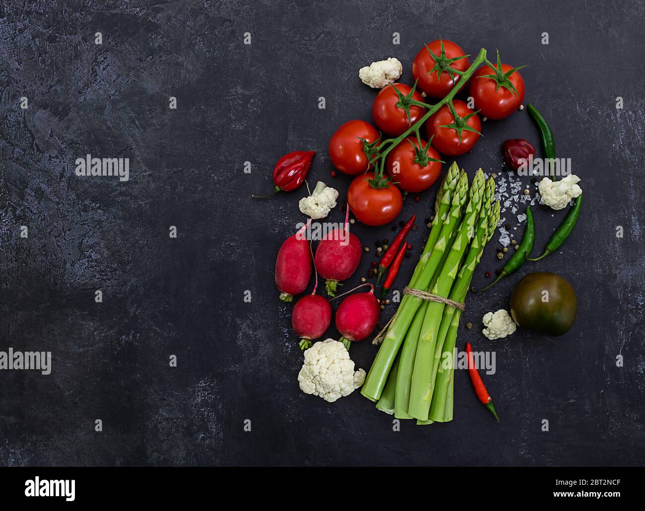 Black background vegetables hi-res stock photography and images - Alamy