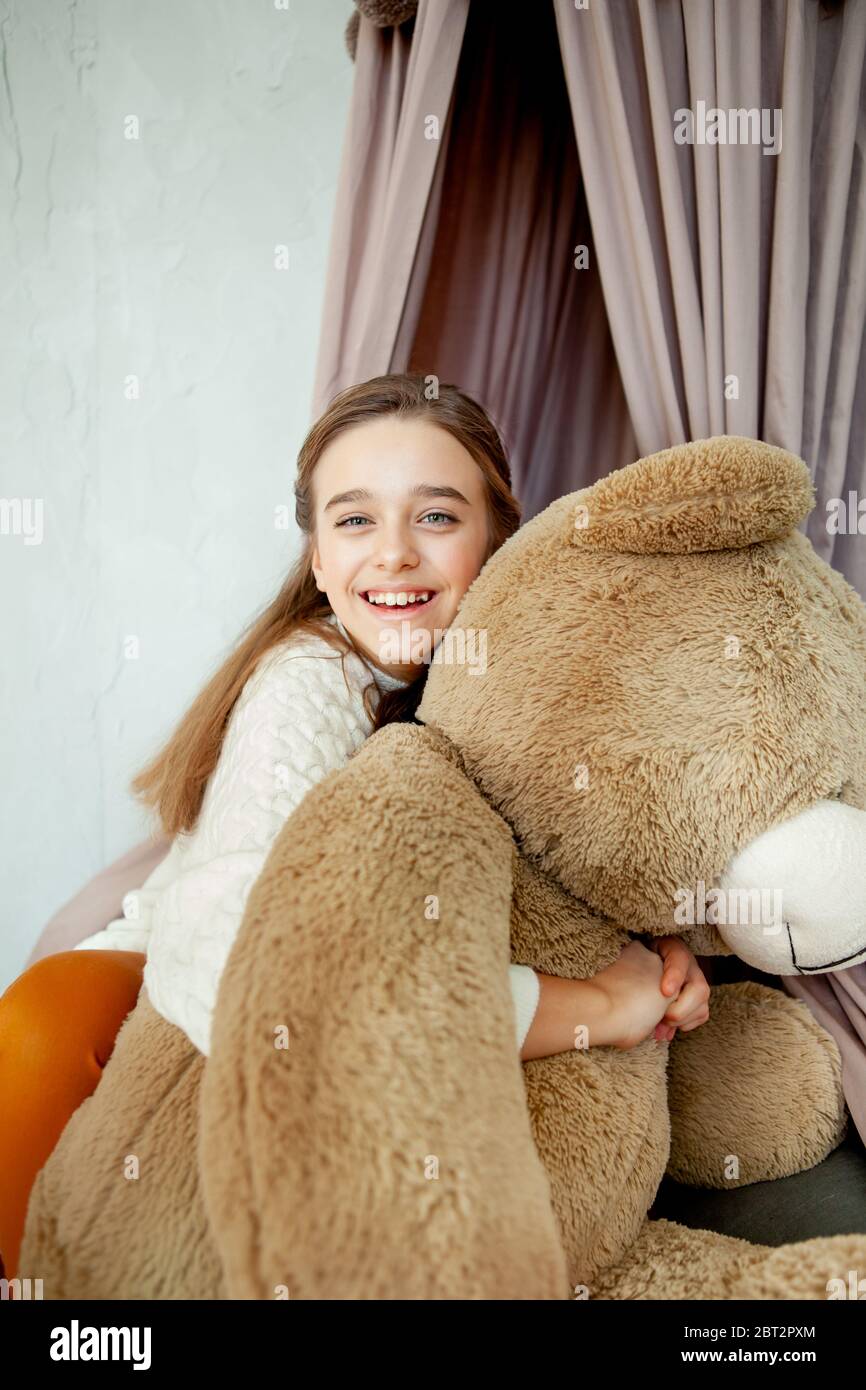 Girl and teddybear hi-res stock photography and images - Alamy
