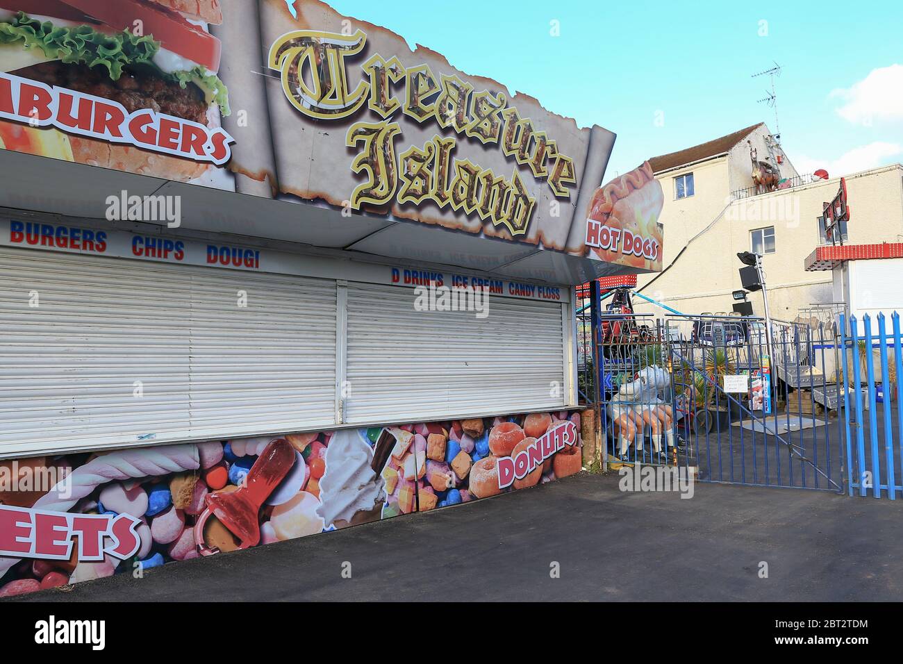 Empty funfair rides hi-res stock photography and images - Alamy