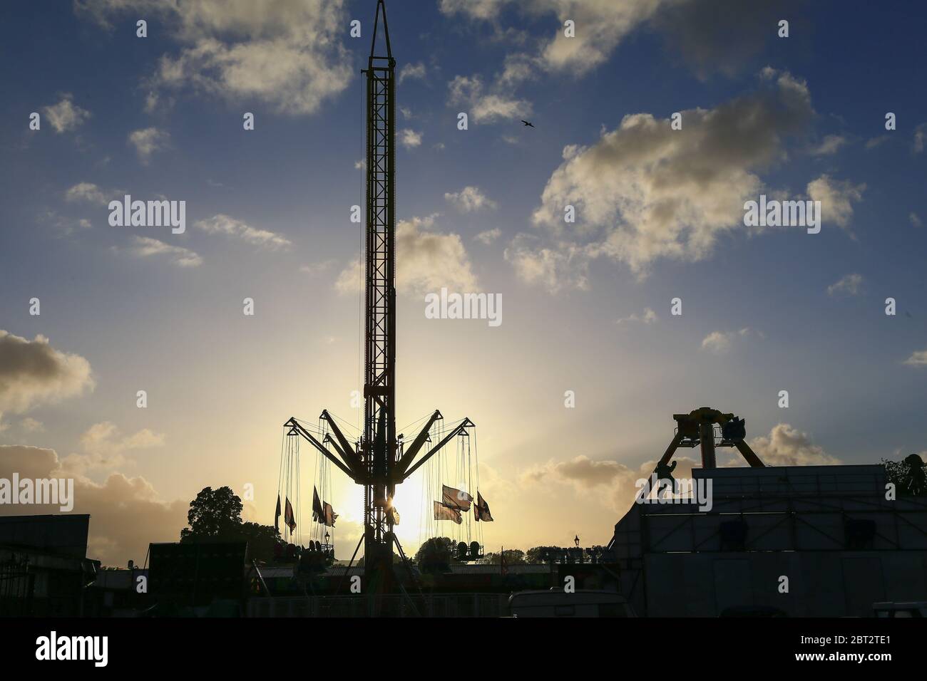 Empty funfair rides hi-res stock photography and images - Alamy