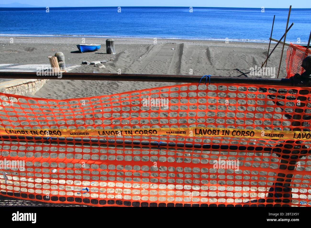No access to the beach during the preparatory work of the beach for the ...