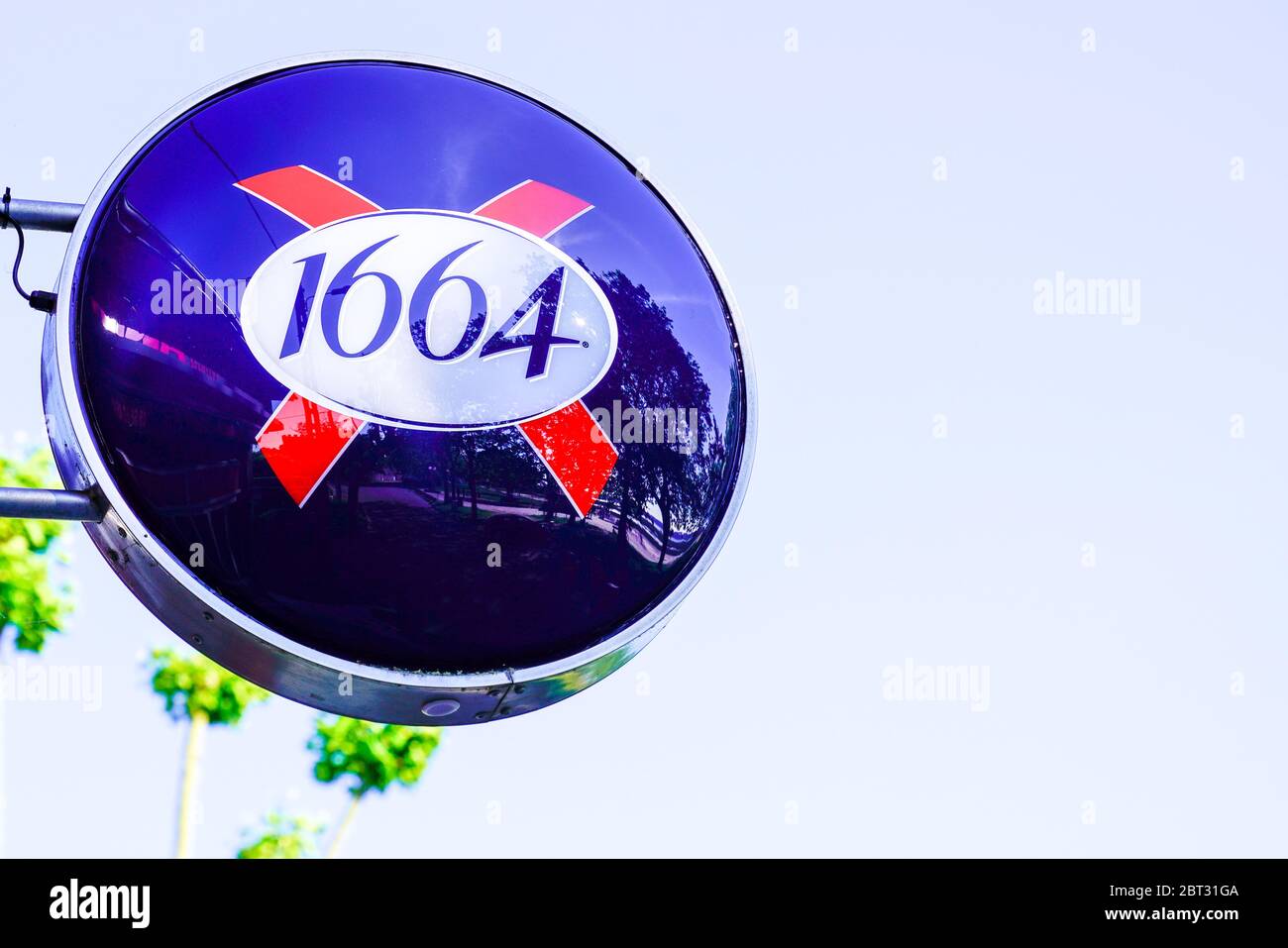 1664 beer brand logo hi-res stock photography and images - Alamy