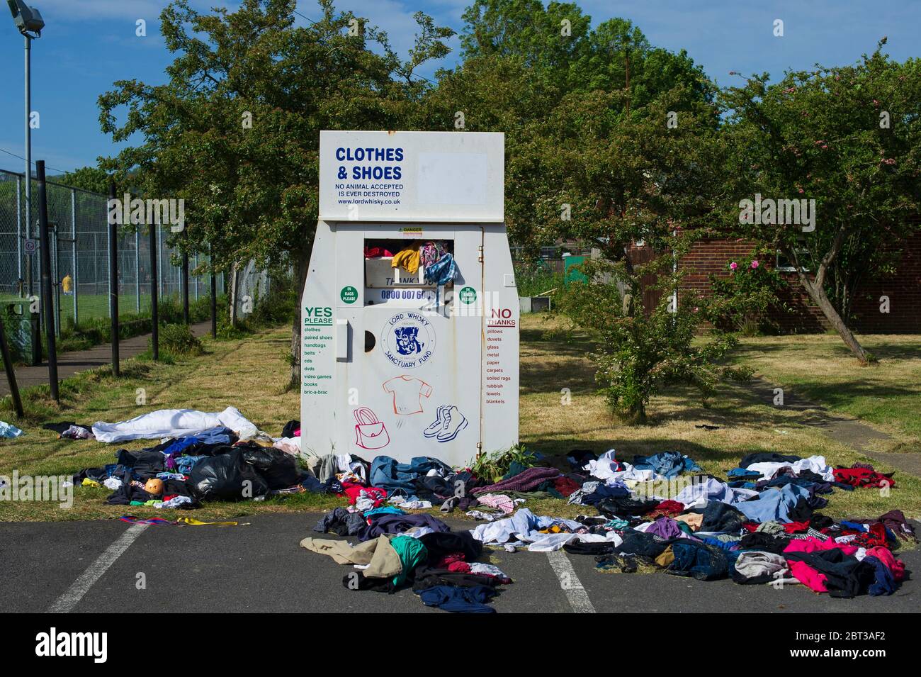 Clothing donation bin hi-res stock photography and images - Alamy