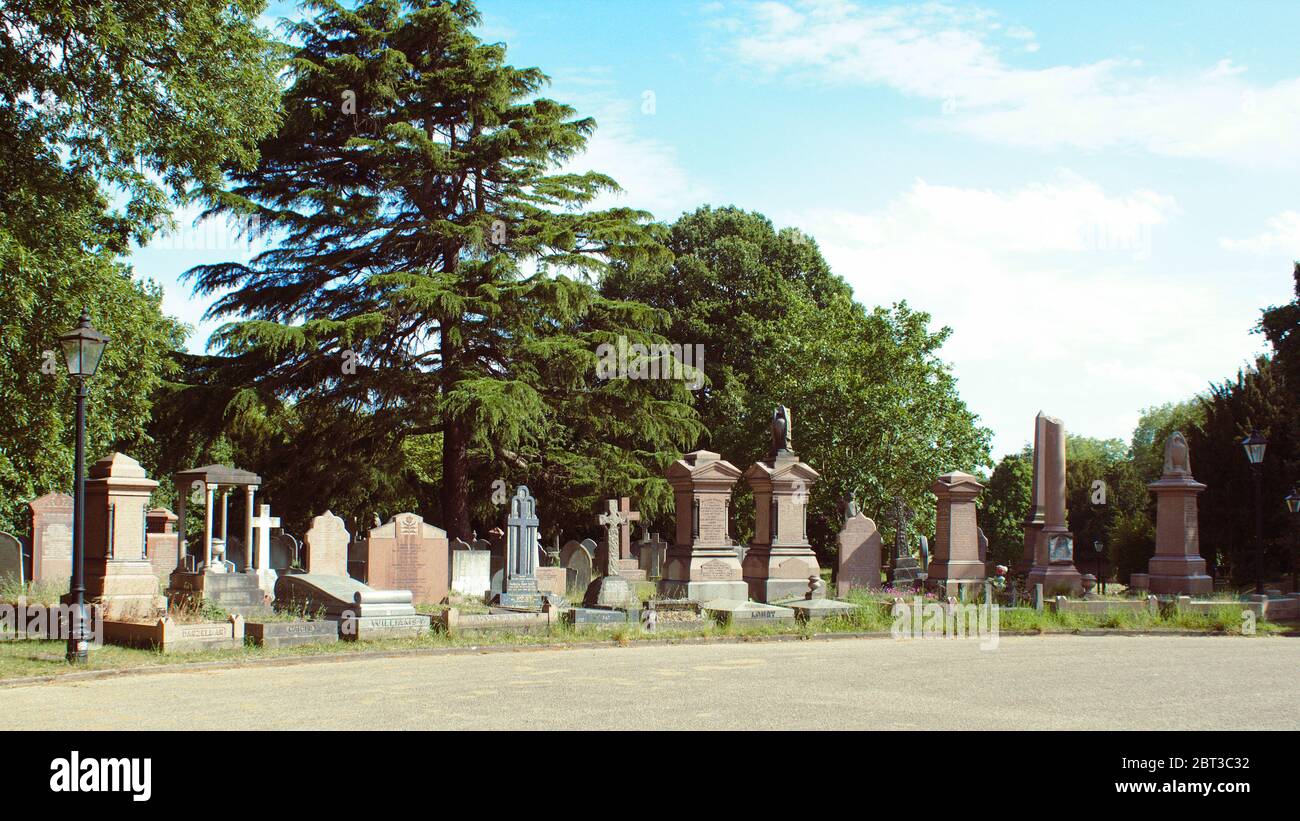 Chuch yard hi-res stock photography and images - Alamy