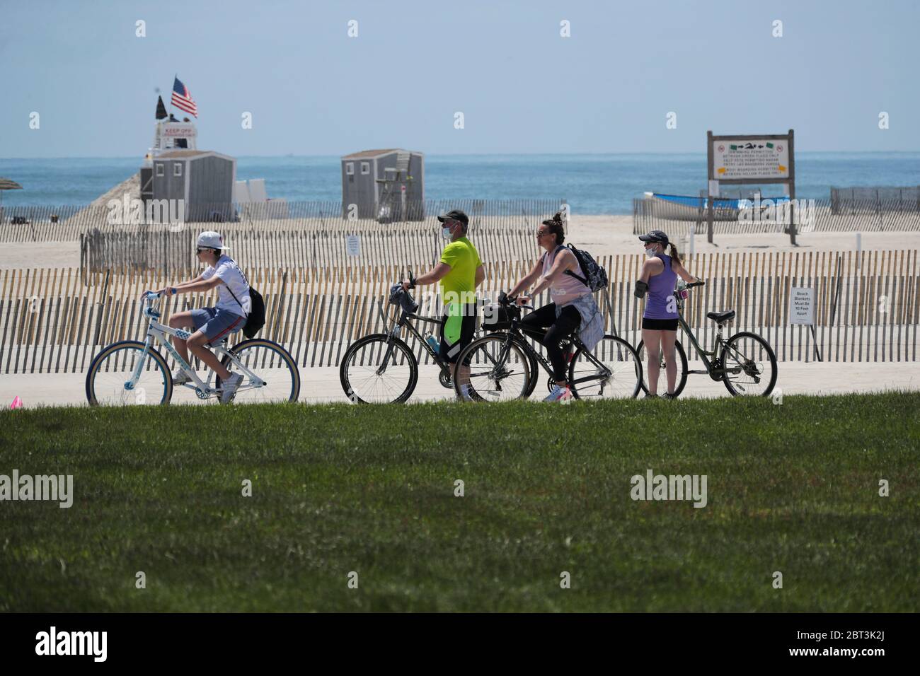 Jones beach boardwalk new york hi-res stock photography and images - Alamy