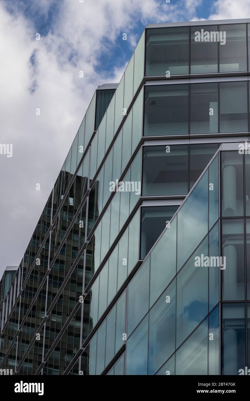 Glass fronted office building in london hi-res stock photography and ...