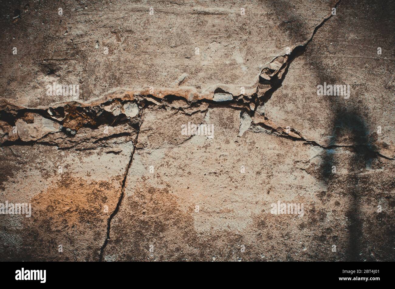 Concrete texture crack in hi-res stock photography and images - Alamy