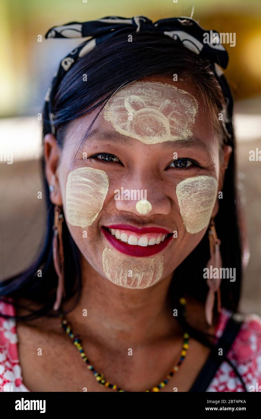 Beautiful young burmese woman hi-res stock photography and images - Alamy