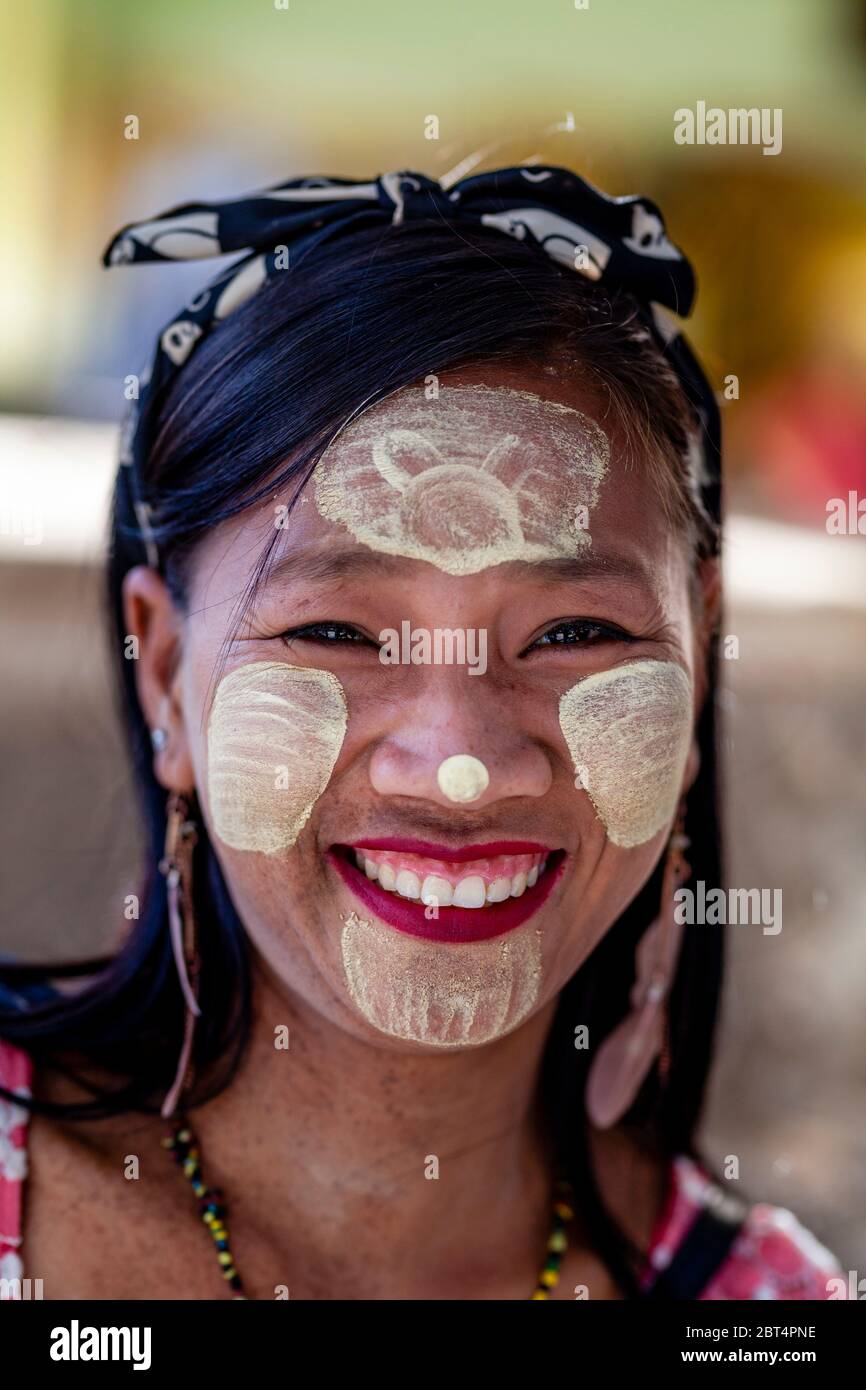 Beautiful young burmese woman hi-res stock photography and images - Alamy
