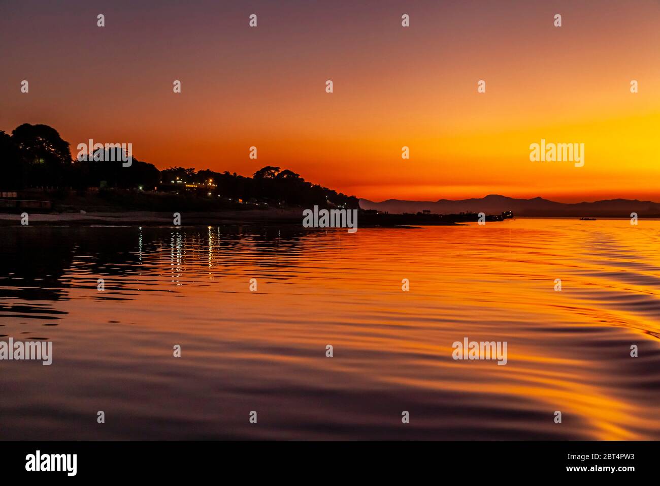 Beautiful location irrawaddy river hi-res stock photography and images ...