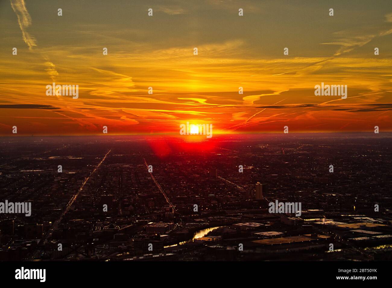 Chicago aerial night streets hi-res stock photography and images - Alamy