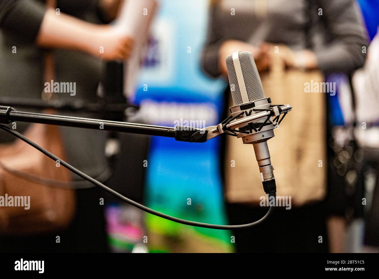 Interview woman microphones hi-res stock photography and images - Alamy