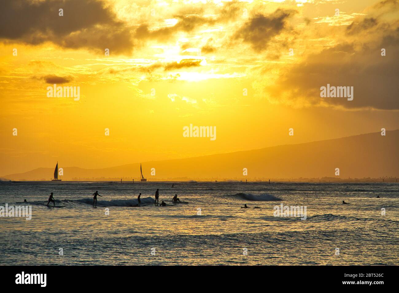 Group surfing hi-res stock photography and images - Alamy