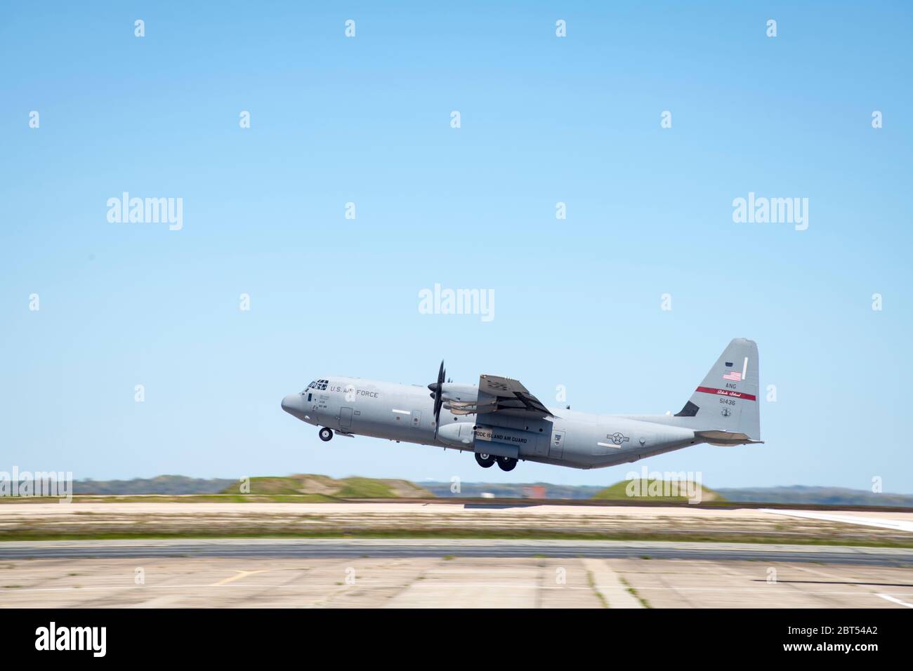 143 airlift wing hi-res stock photography and images - Alamy