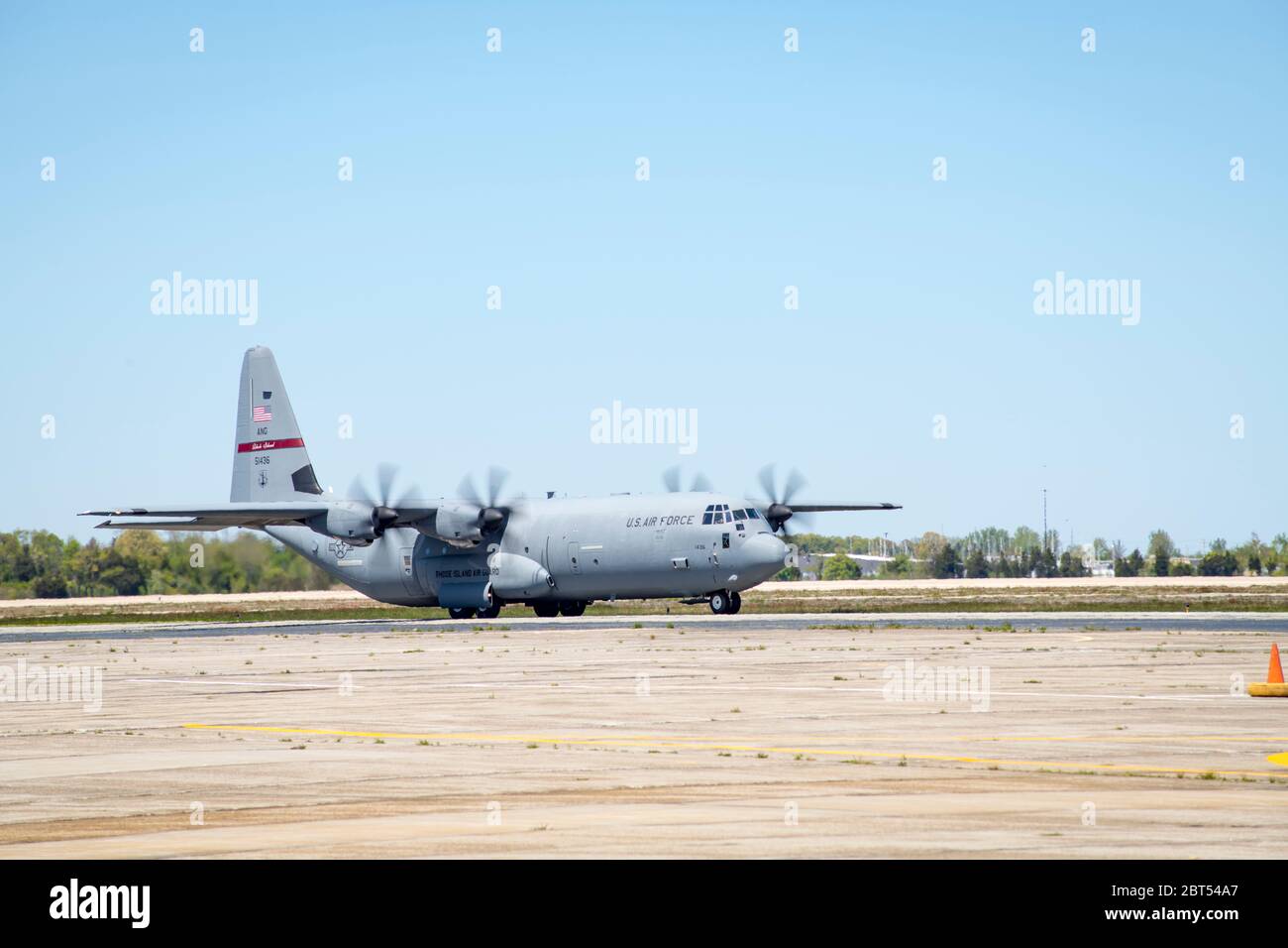 143 airlift wing hi-res stock photography and images - Alamy