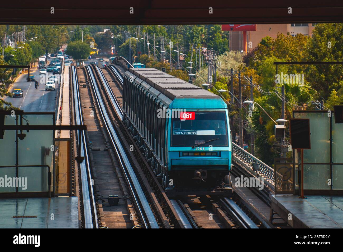 sANTIAGO, CHILE - JANUARY 2016: A Santiago Metro train at Line 5 Stock ...