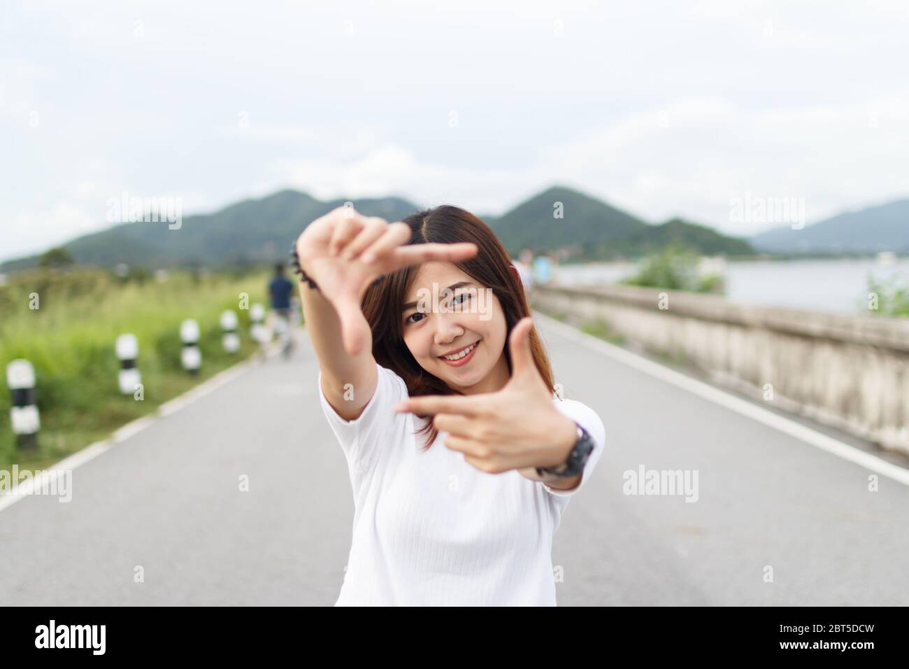 woman make hands form a rectangle Stock Photo - Alamy