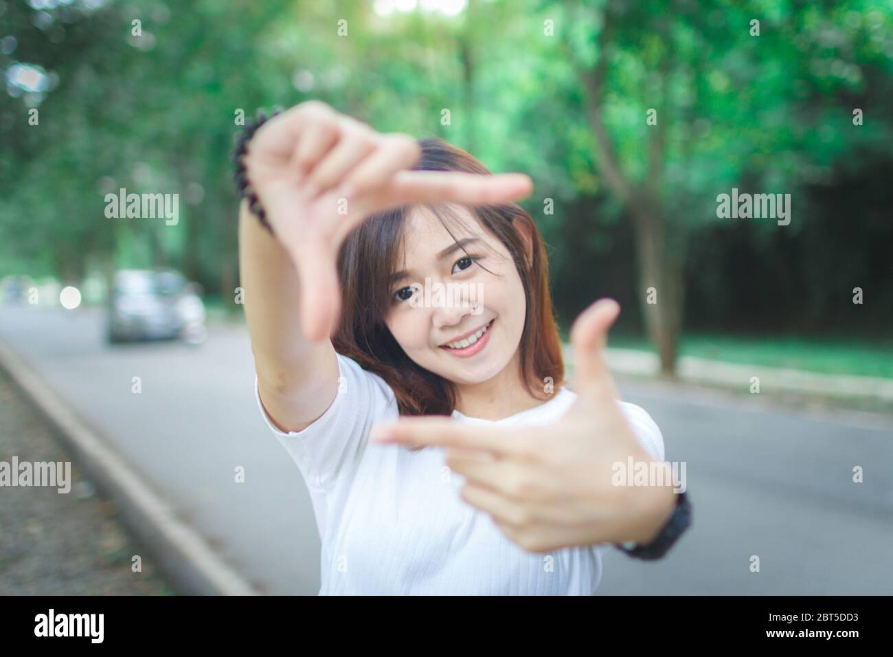 woman make hands form a rectangle Stock Photo - Alamy