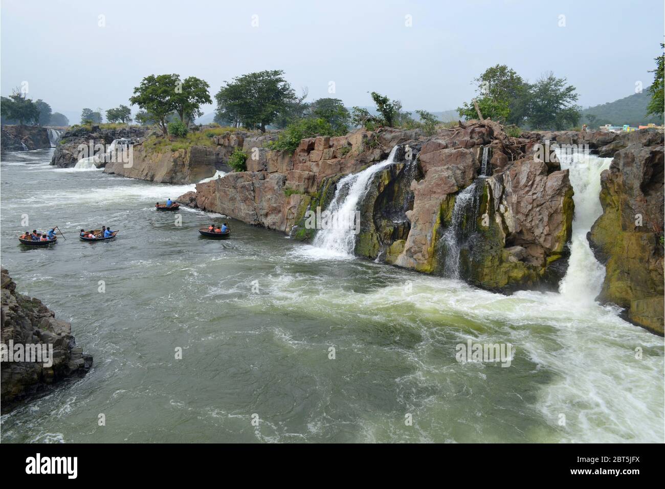 Hogenakkal Waterfalls on River Kaveri Stock Photo - Alamy