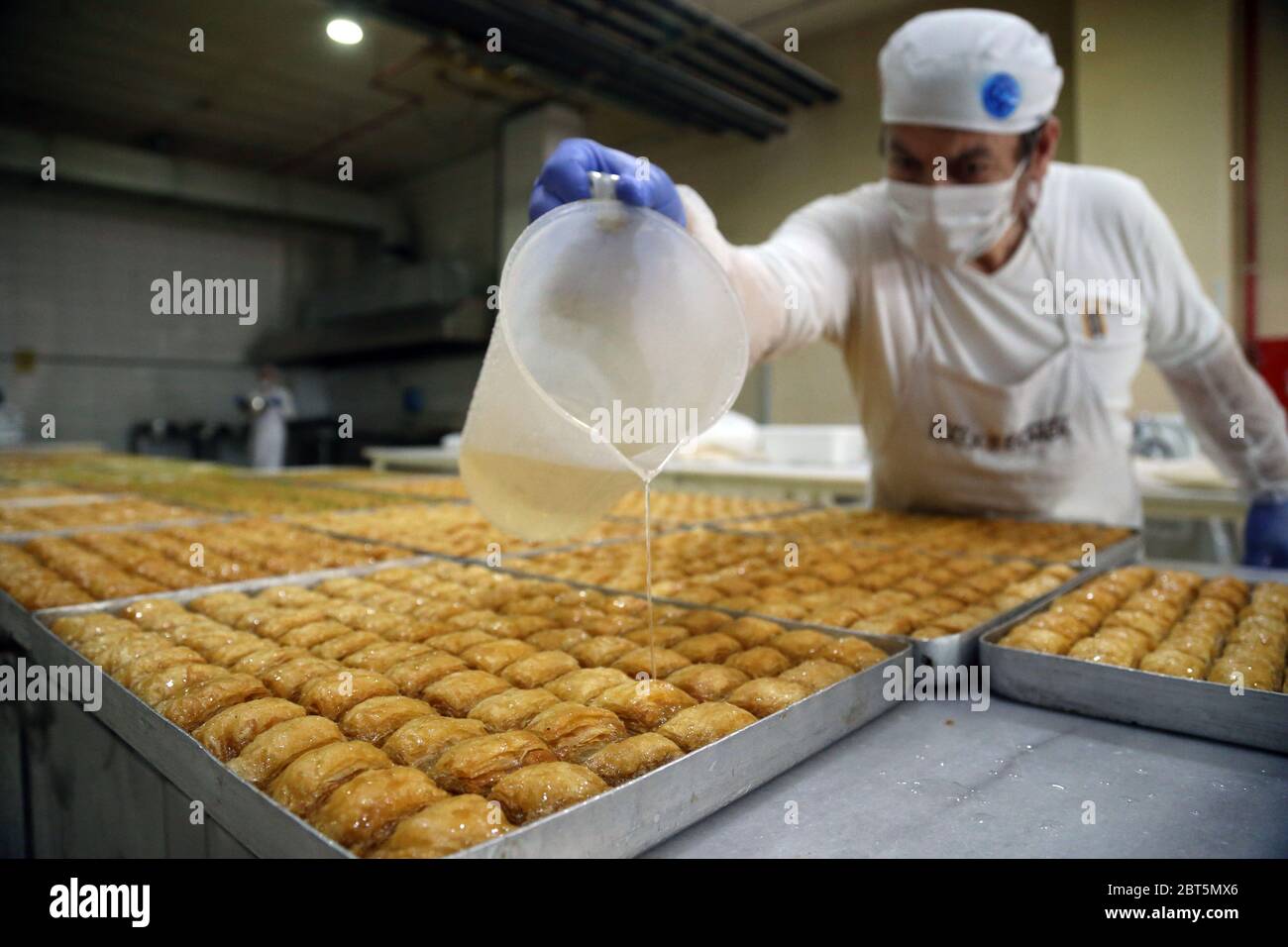Ankara, Turkey. 22nd May, 2020. A baker prepares the traditional ...